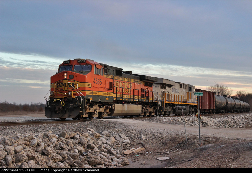 BNSF 4555 - DPU #2